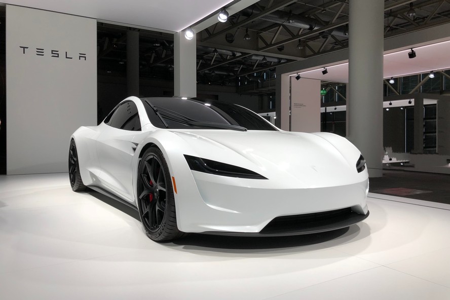 Como o carro elétrico da Tesla desbancou a Toyota e se tornou o 1º ...