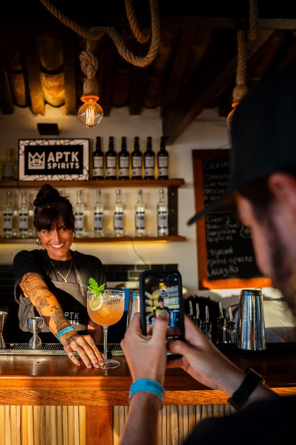 APTK Spirits, de alta coquetelaria, inicia expansão de franquias com abertura de seis lojas