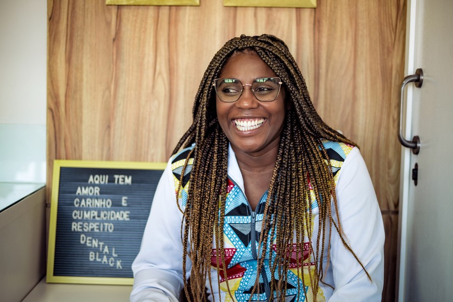 Depois de lidar com preconceito, dentista abre clínica focada em ...