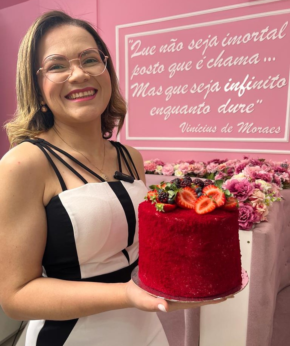 Empreendedora fatura R$ 1,8 milhão com cafeteria rosa inspirada em Paris | Franquias | PEGN