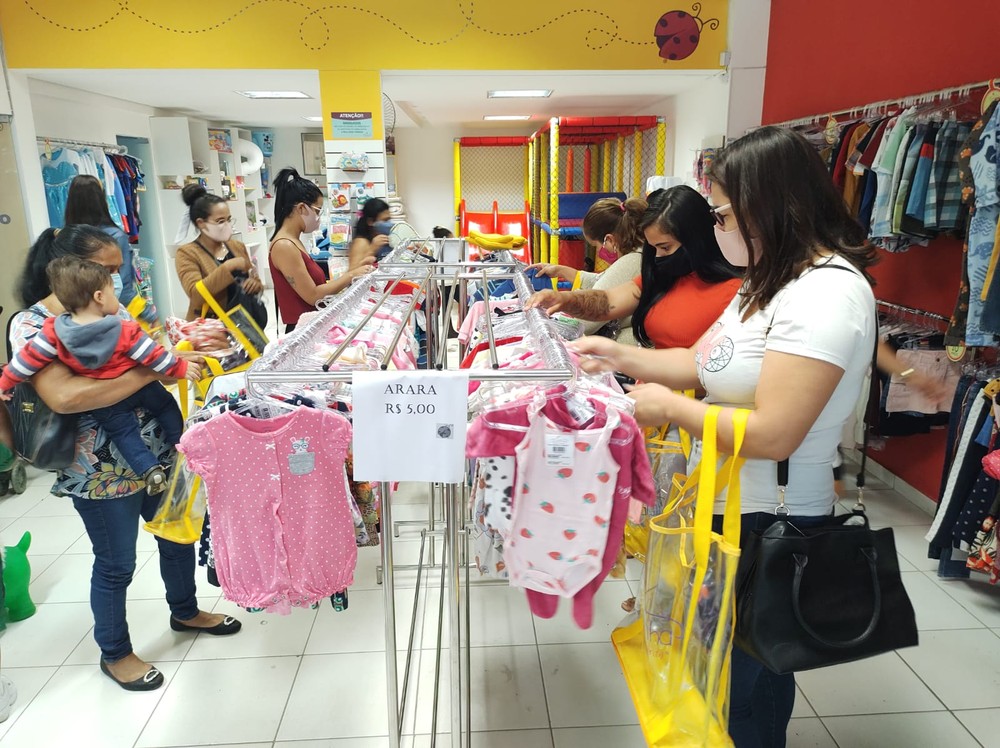 Ela começou com R$ 5 mil e hoje tem franquia de brechós infantis que ...