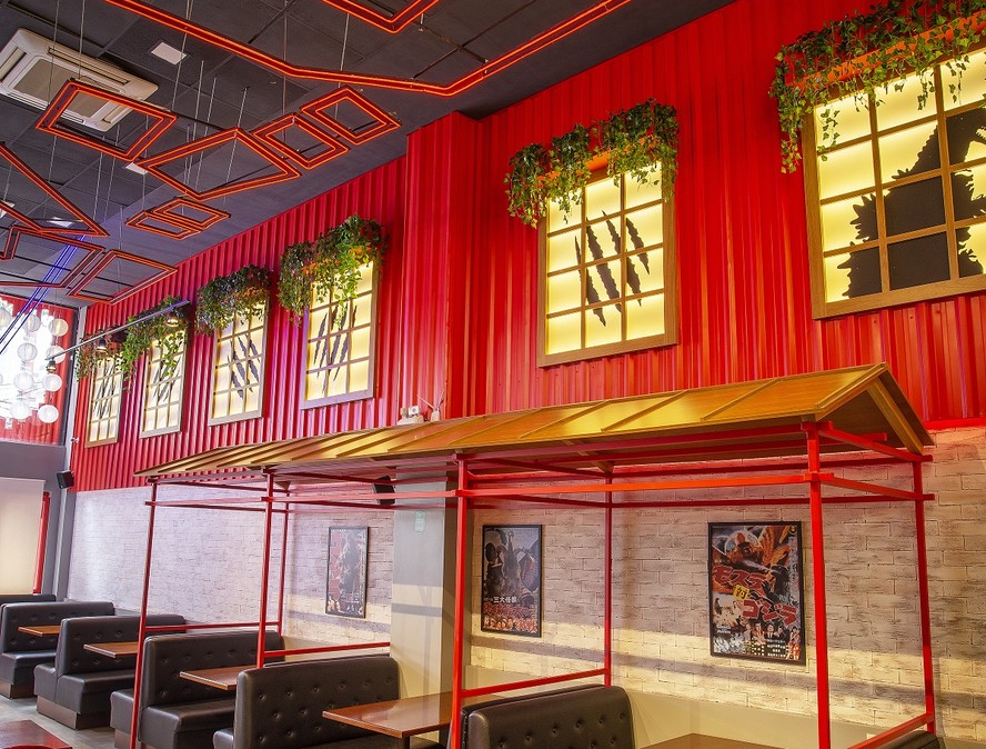 Após sucesso com Hello Kitty, Eat Asia abre restaurante do Godzilla ...