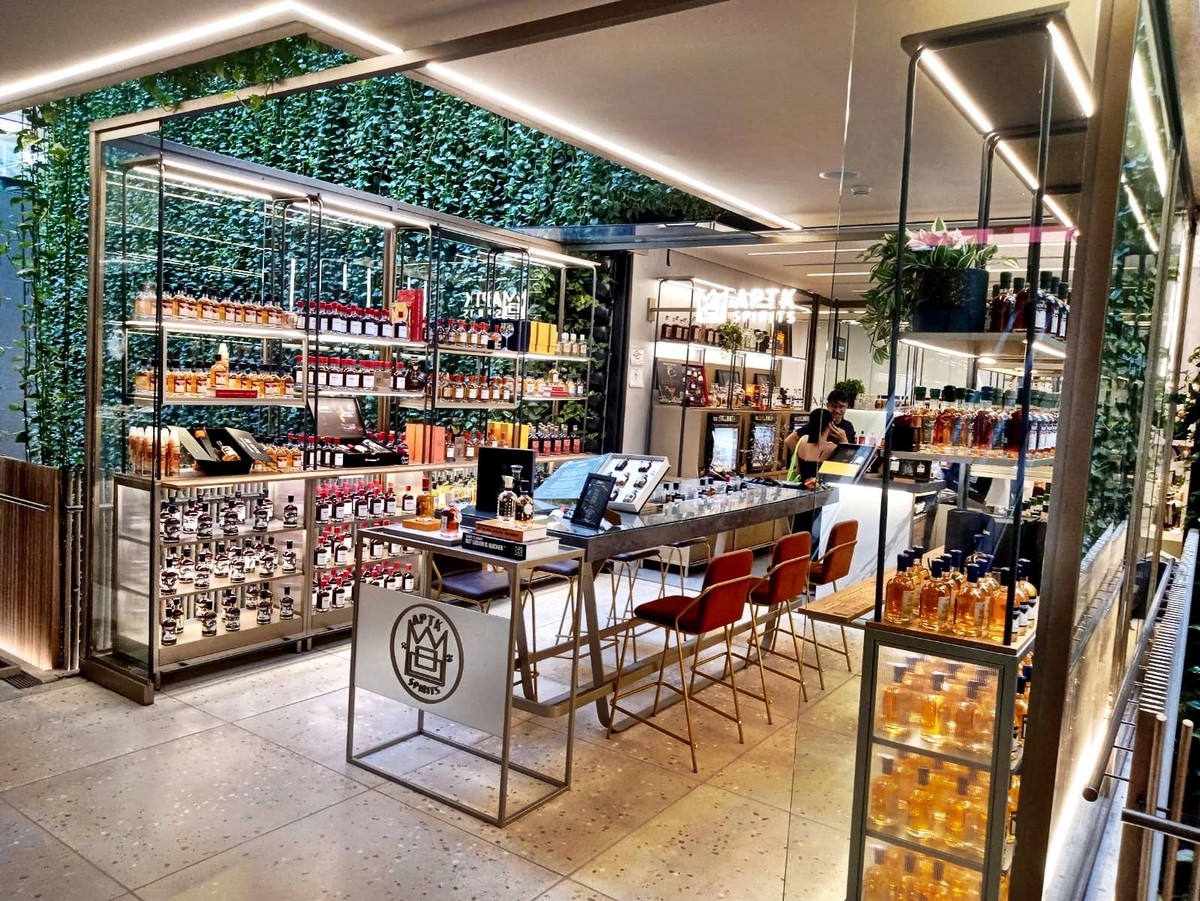APTK Spirits, de alta coquetelaria, inicia expansão de franquias com abertura de seis lojas