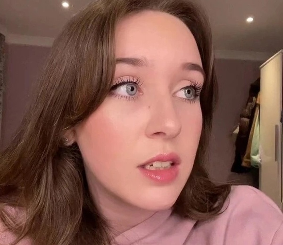 Ex-garçonete viraliza no TikTok ao “revelar” as piores perguntas que ...