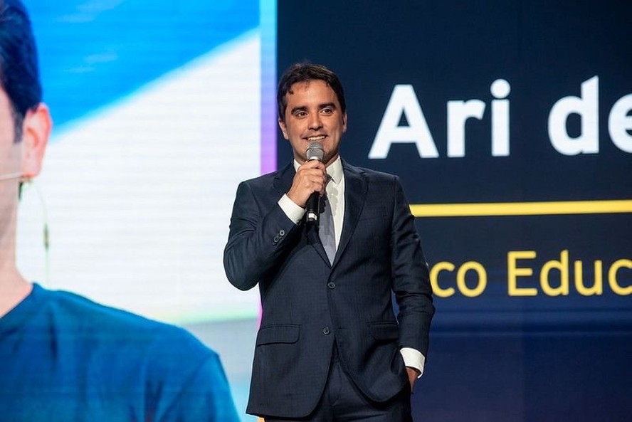 Ari de Sá Neto, da Arco Educação, é reconhecido empreendedor do ano pela EY