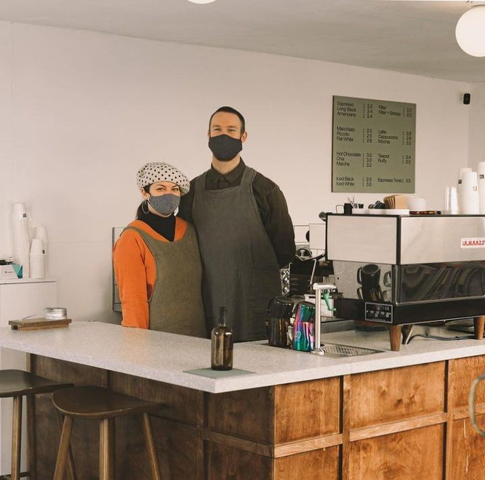 Cafeteria proíbe o uso de notebooks após clientes pedirem silêncio para ...