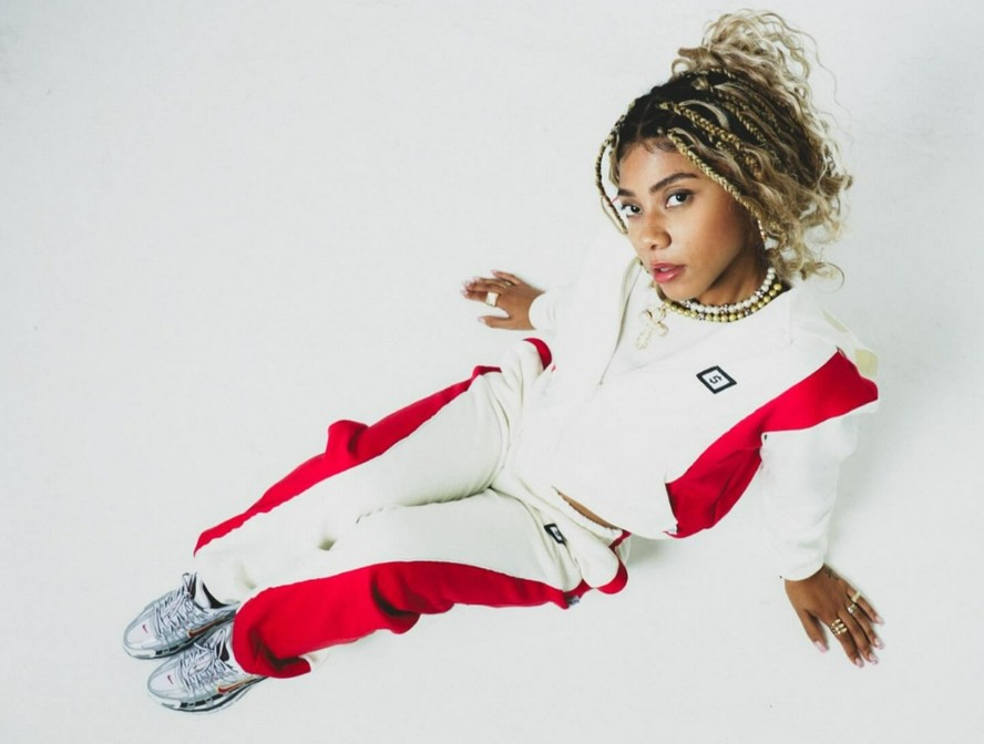 Sucesso na música, rapper AJULIACOSTA é dona de marca de moda que ...