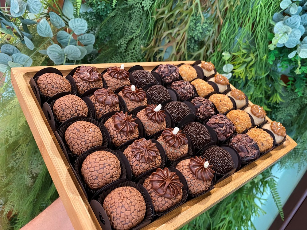 Ela começou a fazer brigadeiros com R$ 50 e hoje tem marca que fatura ...